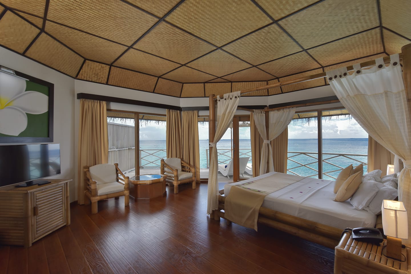 Angaga Island Resort & Spa